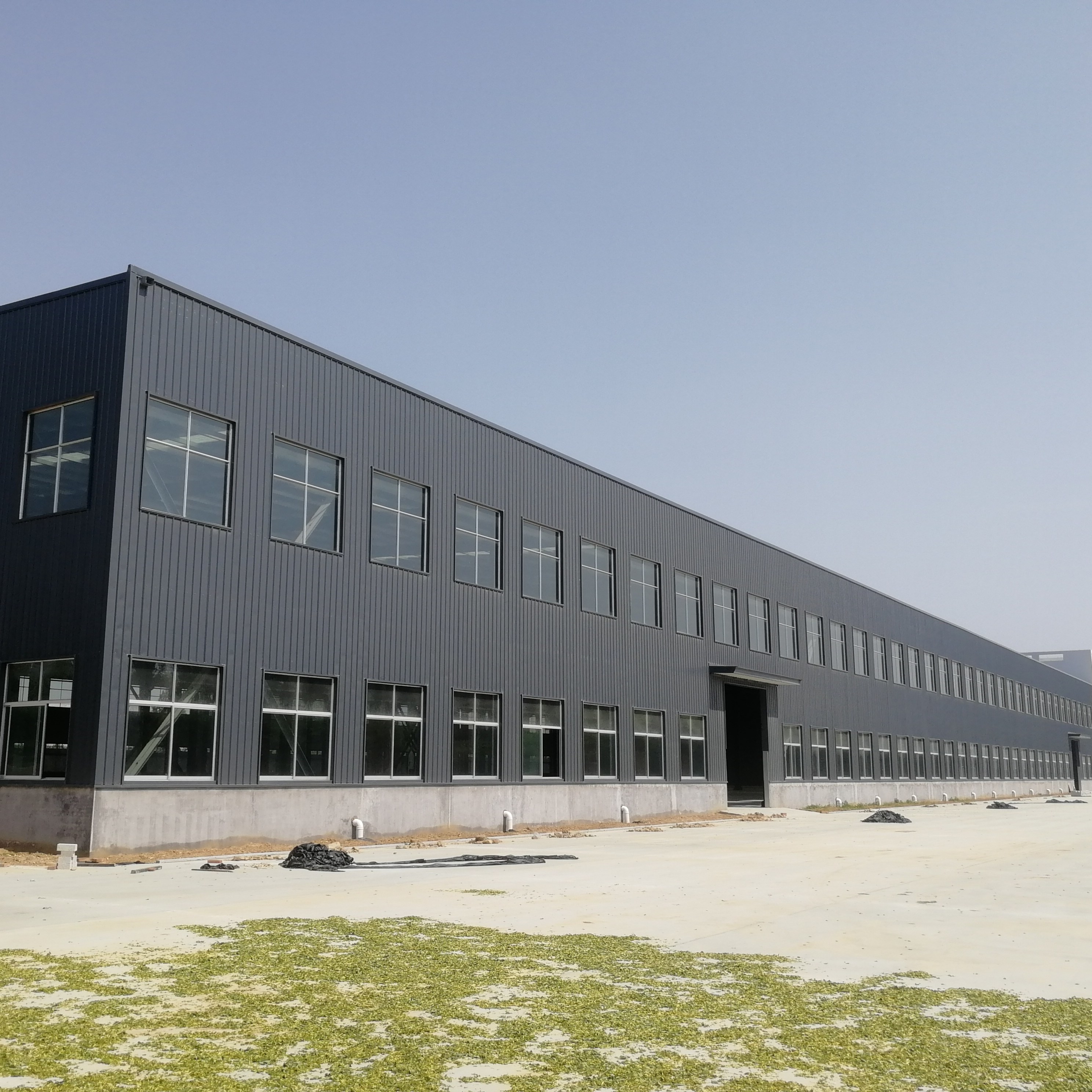 Prefab Steel Structure Warehouse with H-Section Beams and Sandwich Panels